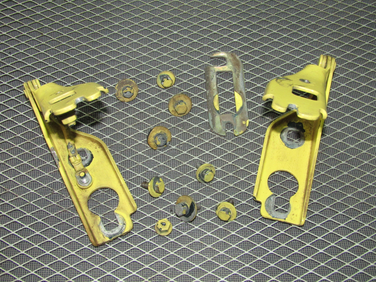 1992-1995 BMW 325 OEM Hood Hinges – Autopartone