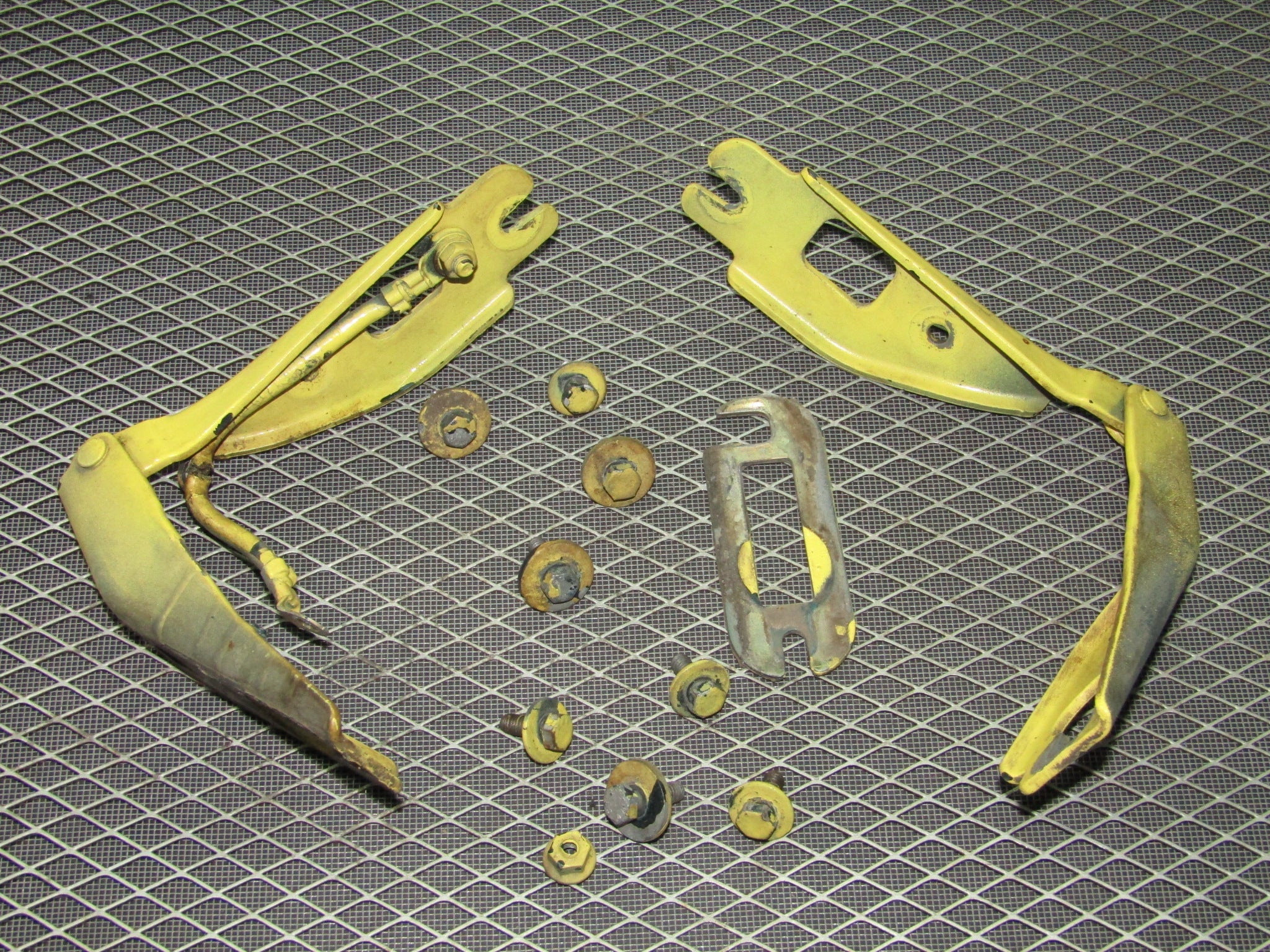 1992-1995 BMW 325 OEM Hood Hinges – Autopartone