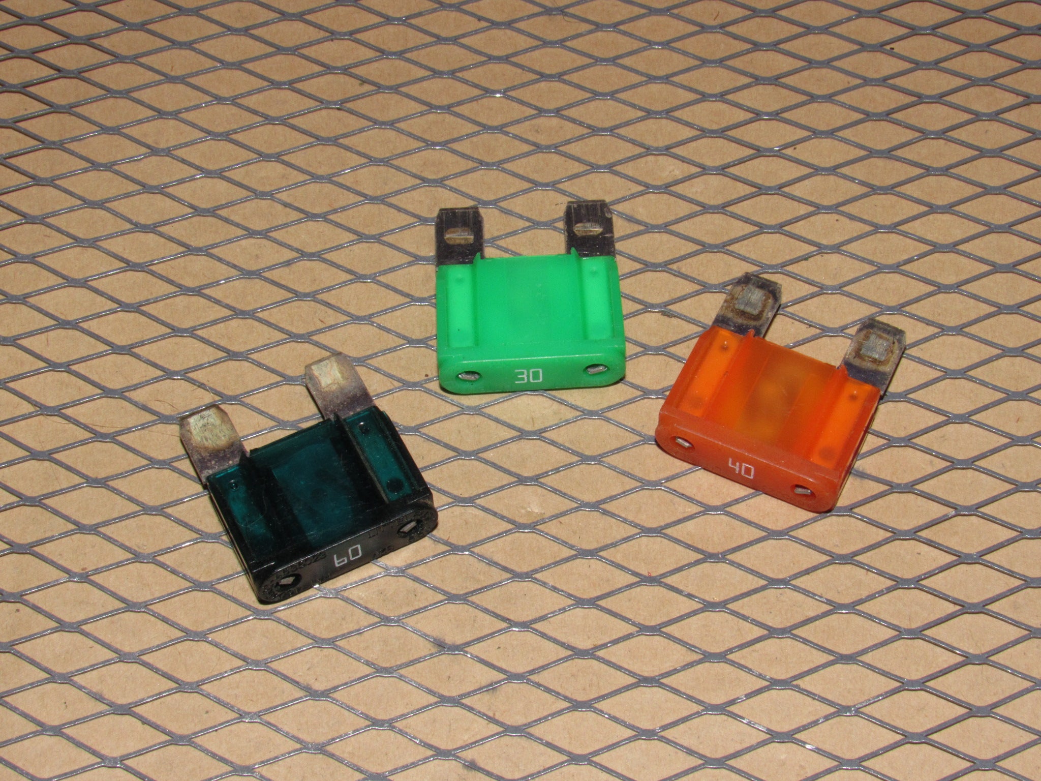 Universal Maxi Fuse 30A 40A 60A – Autopartone.com