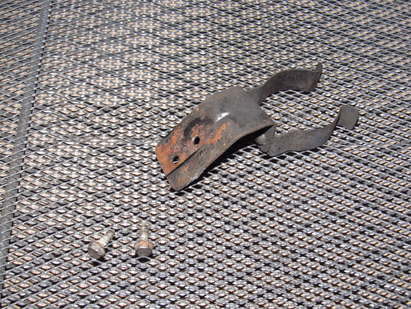 72 73 Datsun 240z OEM Fuel Filter Bracket – Autopartone