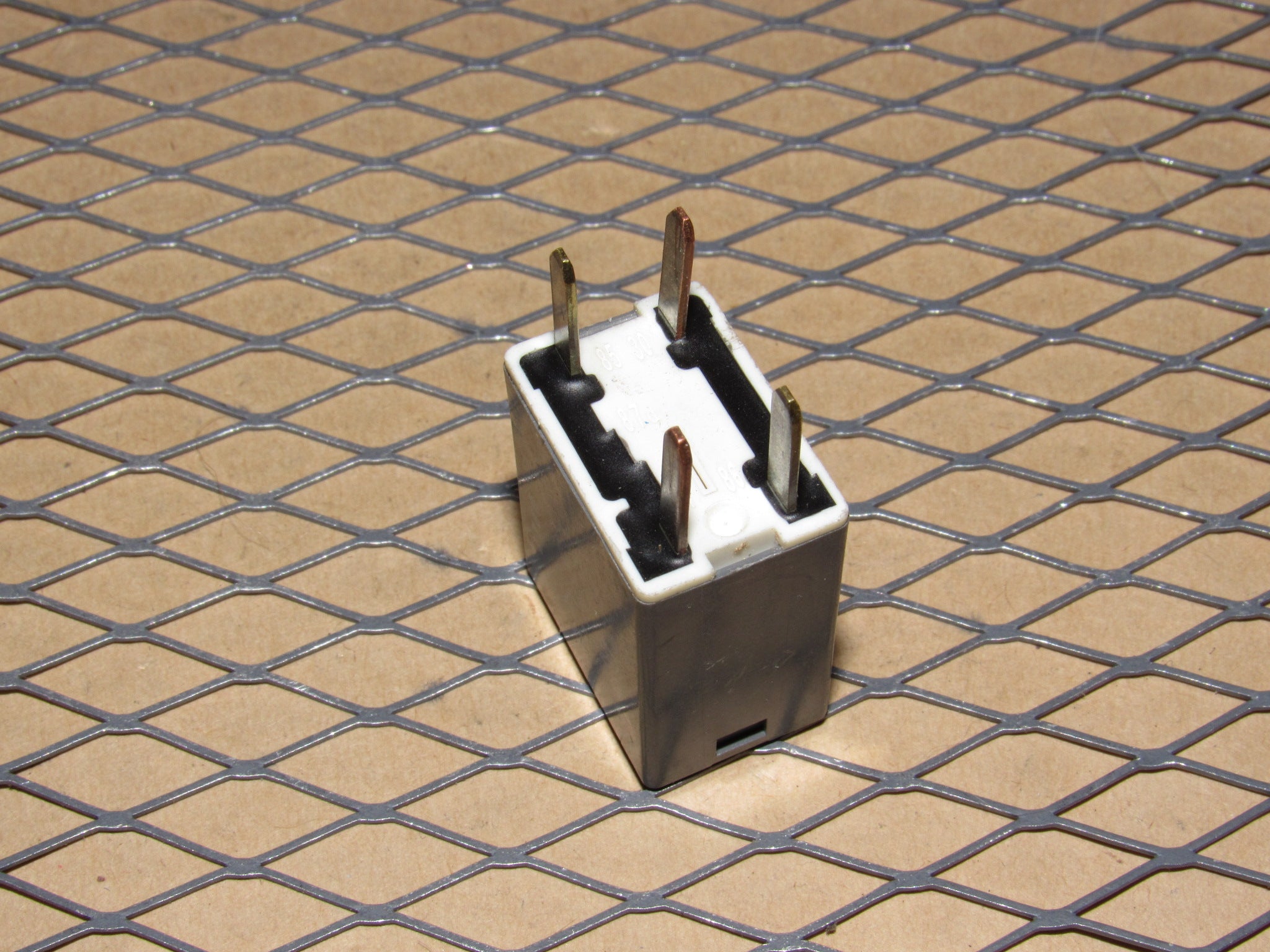 GM Relay 2752 / 13502752 – Autopartone.com