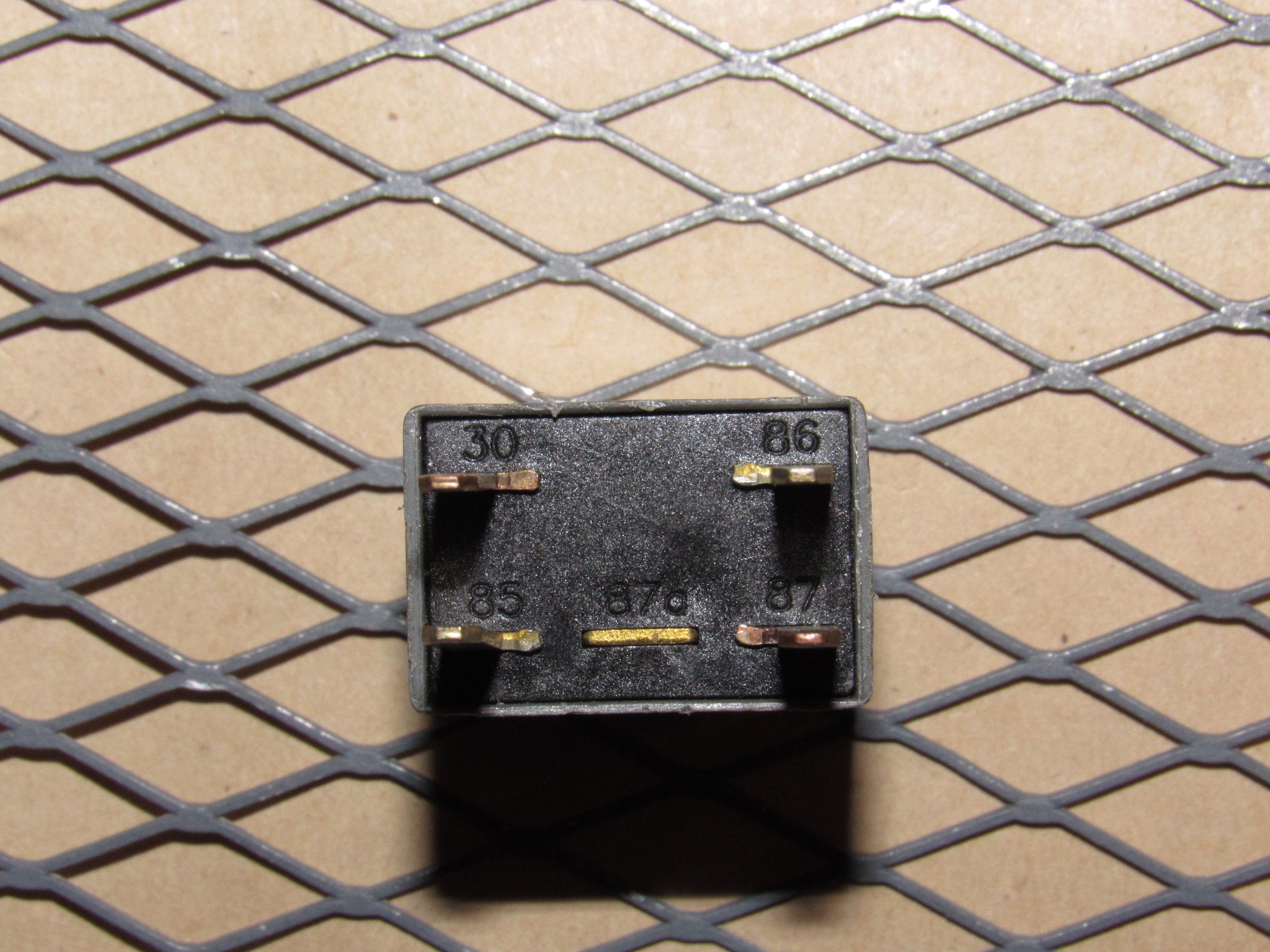 Ford Relay P6STD / 7018 / 3F2T-14B192-AA – Autopartone