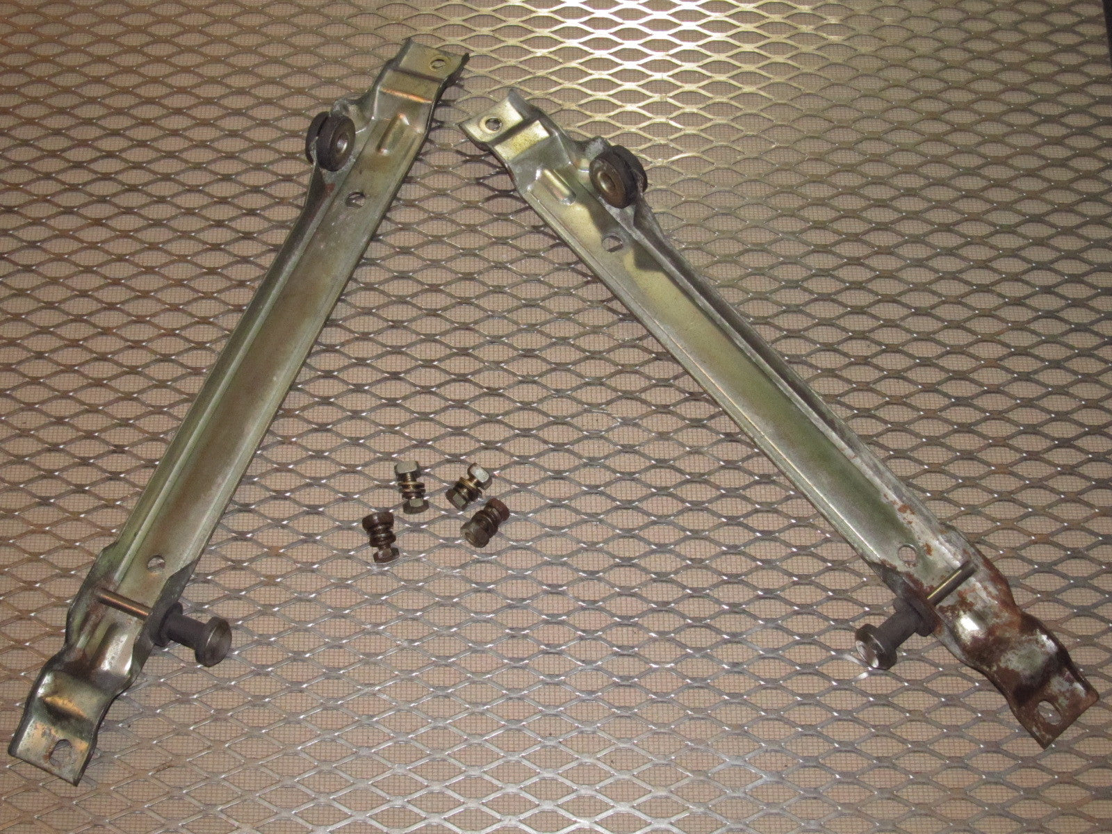 90 91 92 93 Mazda Miata OEM Radiator Side Mounting Bracket – Autopartone