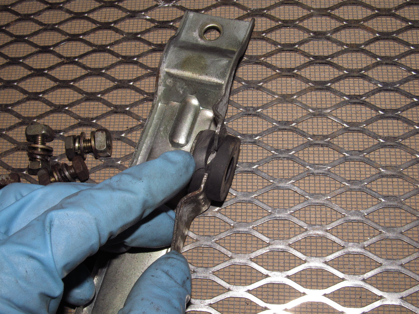 90 91 92 93 Mazda Miata OEM Radiator Side Mounting Bracket – Autopartone