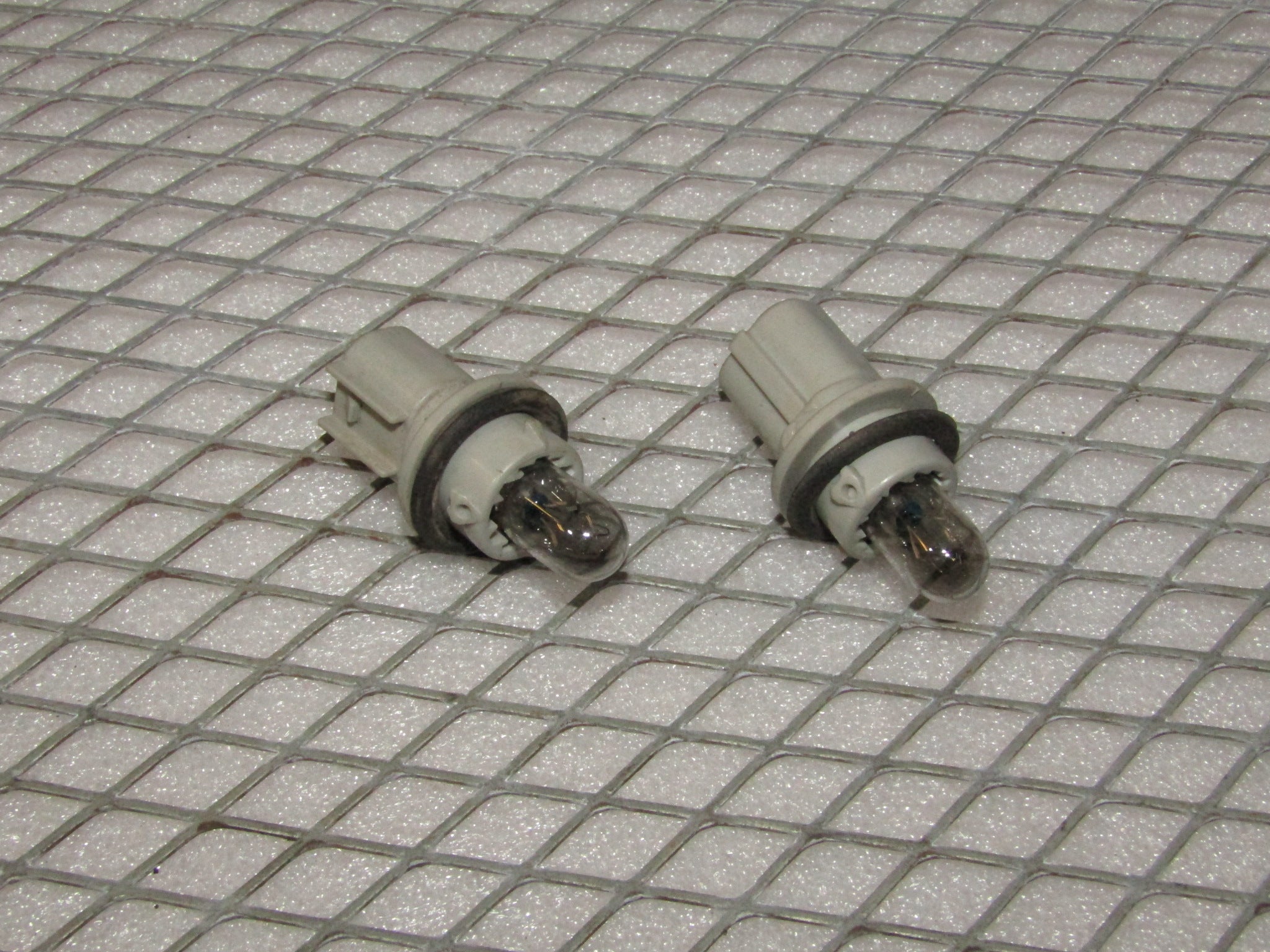 94 95 96 Mitsubishi 3000GT OEM Rear License Plate Light Lamp Bulb Sock ...