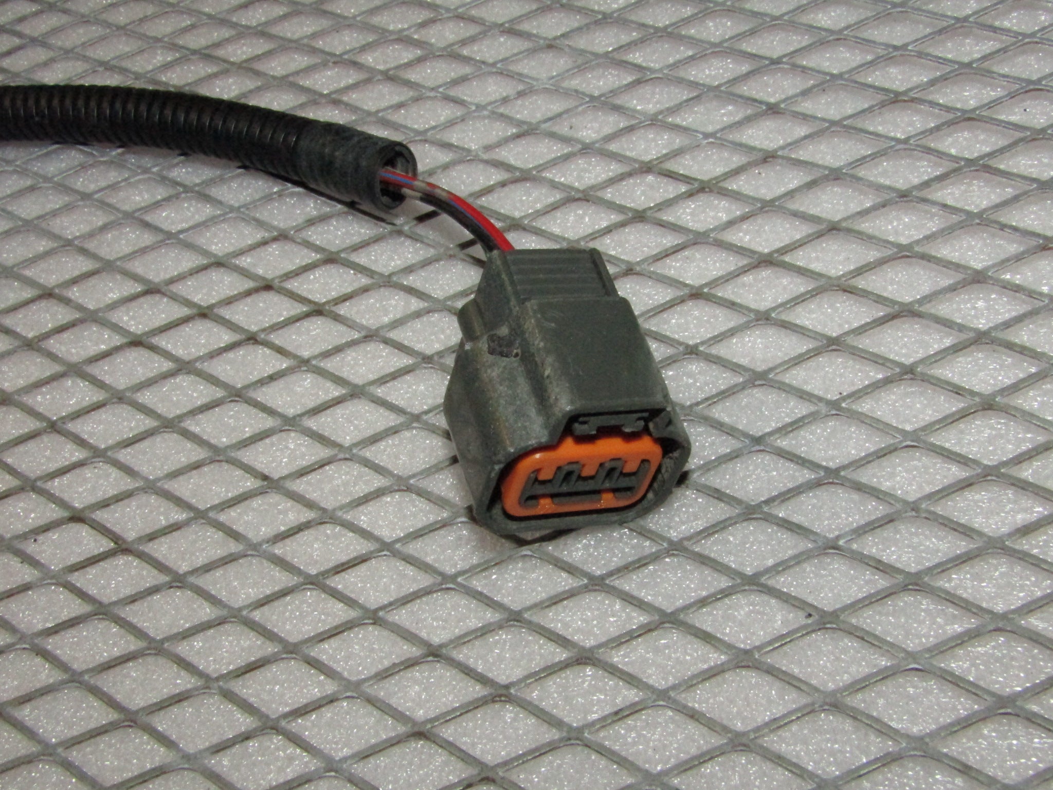 94 95 96 Mitsubishi 3000GT OEM Rear License Plate Light Lamp Chassis F ...