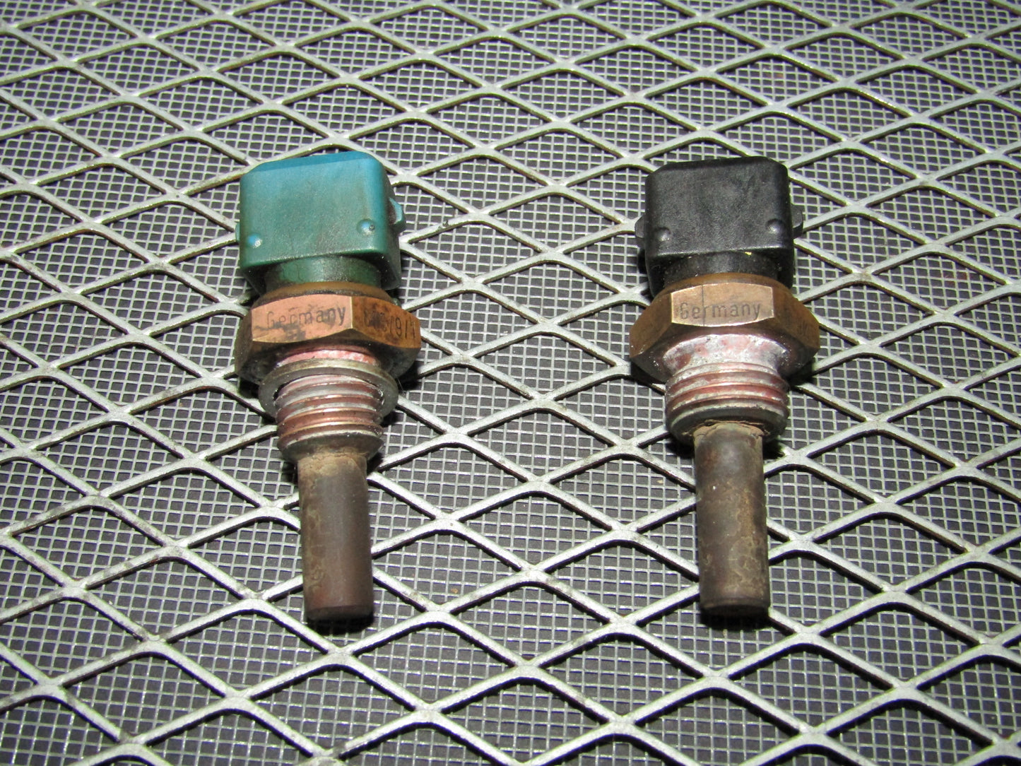 92 93 94 95 BMW 325 OEM Engine Coolant Temperature Sensor – Autopartone