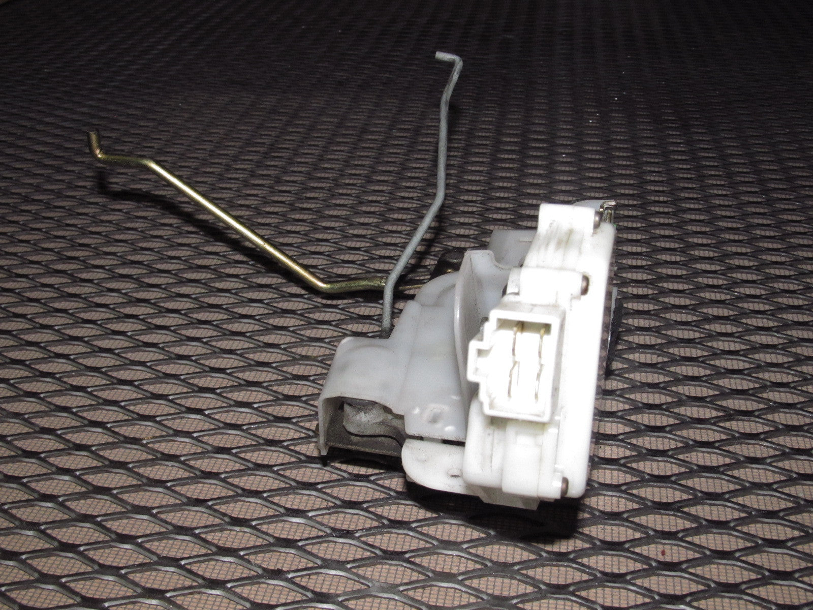 97 98 99 Mitsubishi Eclipse OEM Door Latch & Actuator - Right – Autopartone