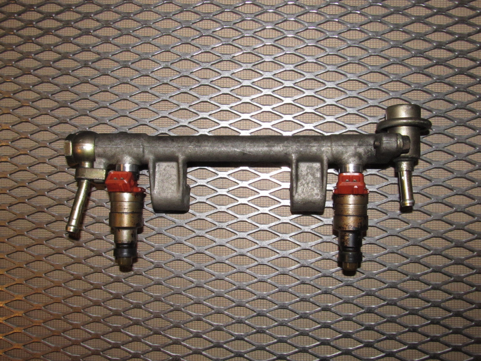 86 87 88 Mazda RX7 OEM Secondary Fuel Injector & Rail – Autopartone