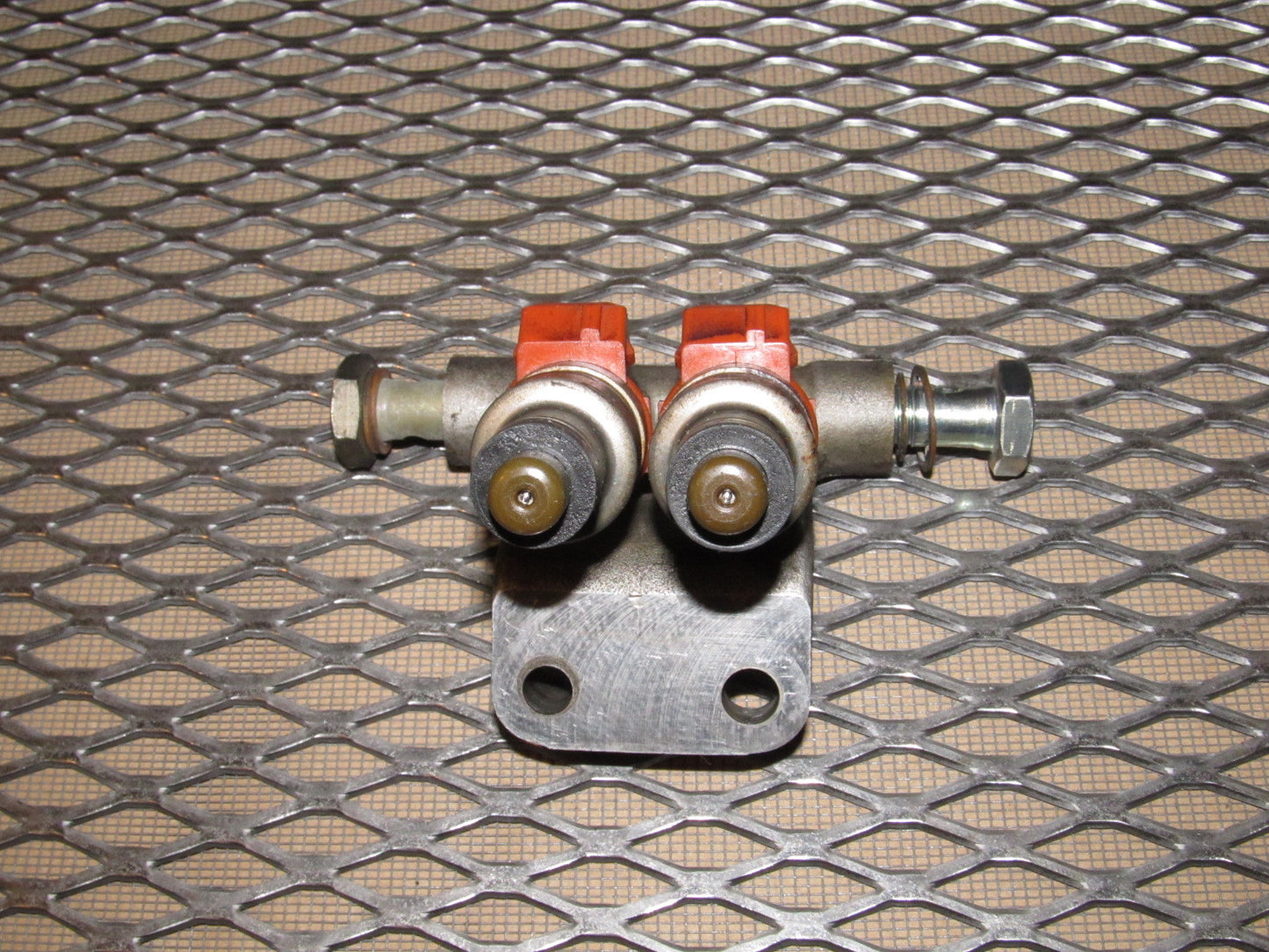 86 87 88 Mazda RX7 OEM Primary Fuel Injector & Rail – Autopartone.com