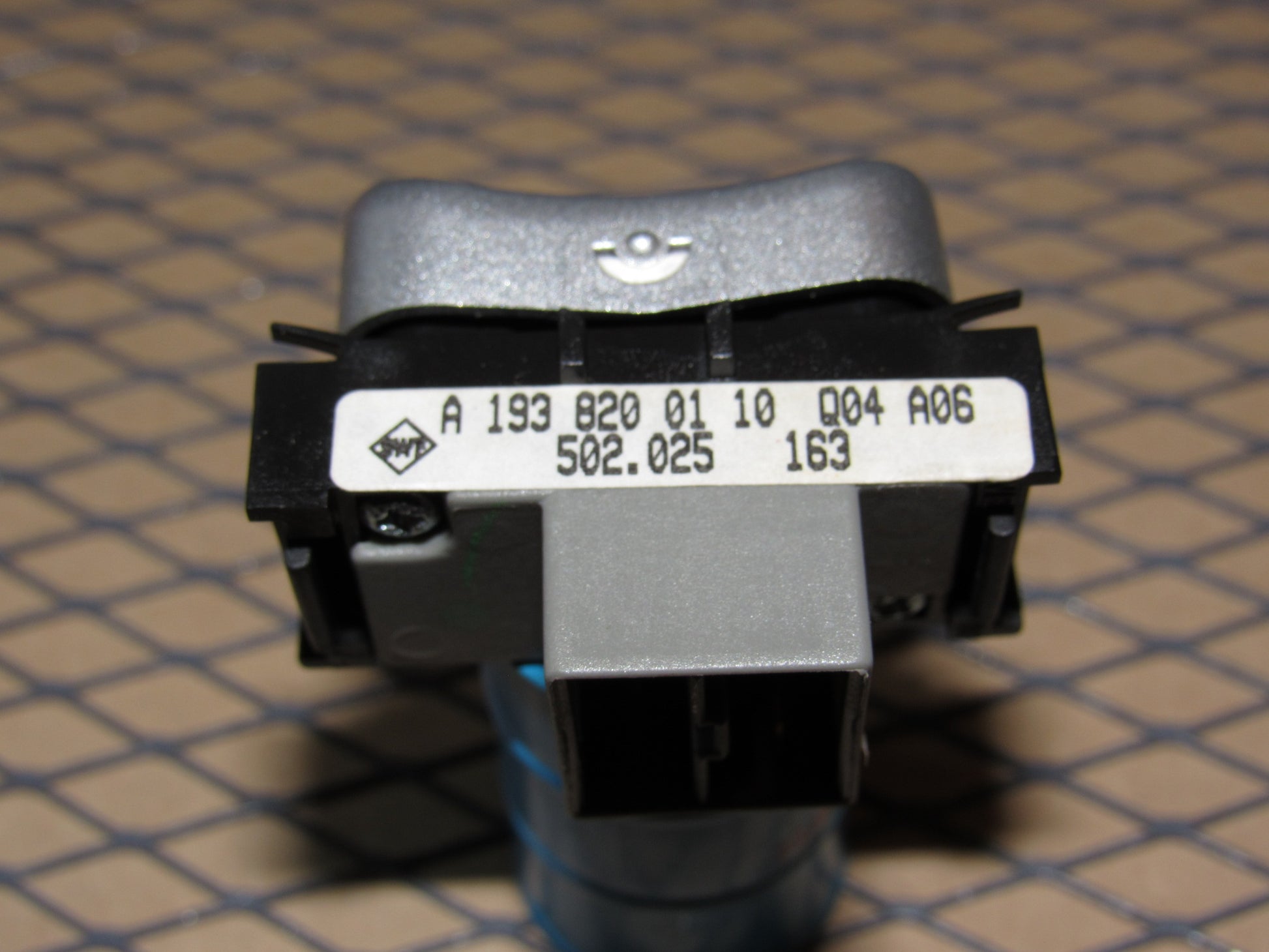 04 05 06 07 08 Chrysler Crossfire OEM Rear Spoiler Switch – Autopartone