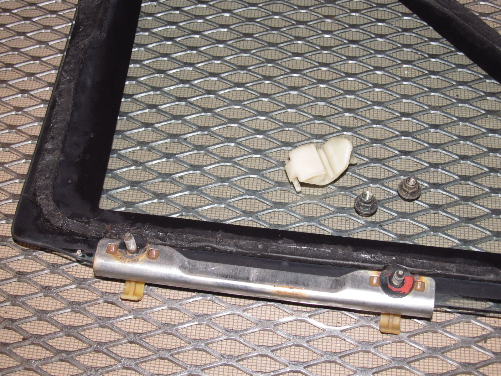 87 88 89 Toyota MR2 OEM Rear Quarter Window Glass - Right – Autopartone