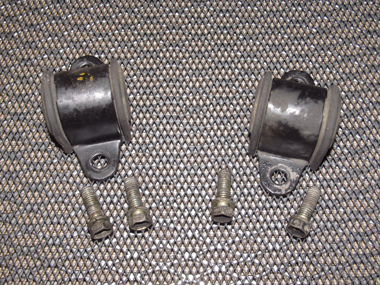 87 88 89 Toyota MR2 OEM Front Stabilizer Mount - Set – Autopartone.com