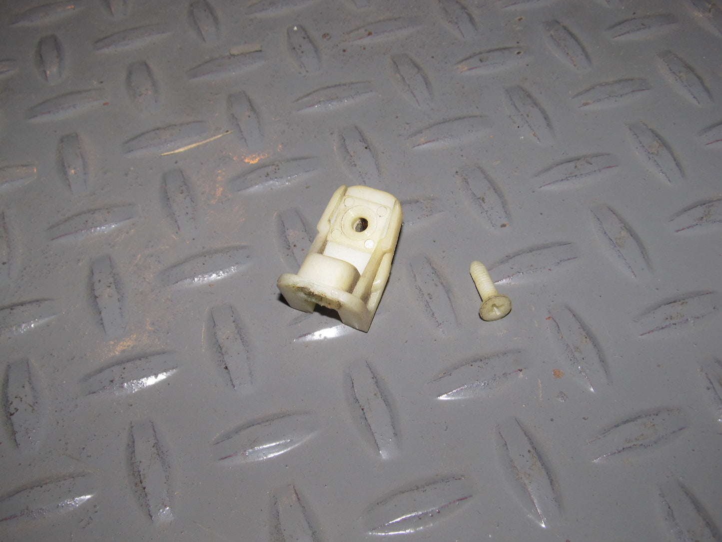 88 89 90 91 Honda CRX Door Panel Mounting Retainer Clip – Autopartone.com