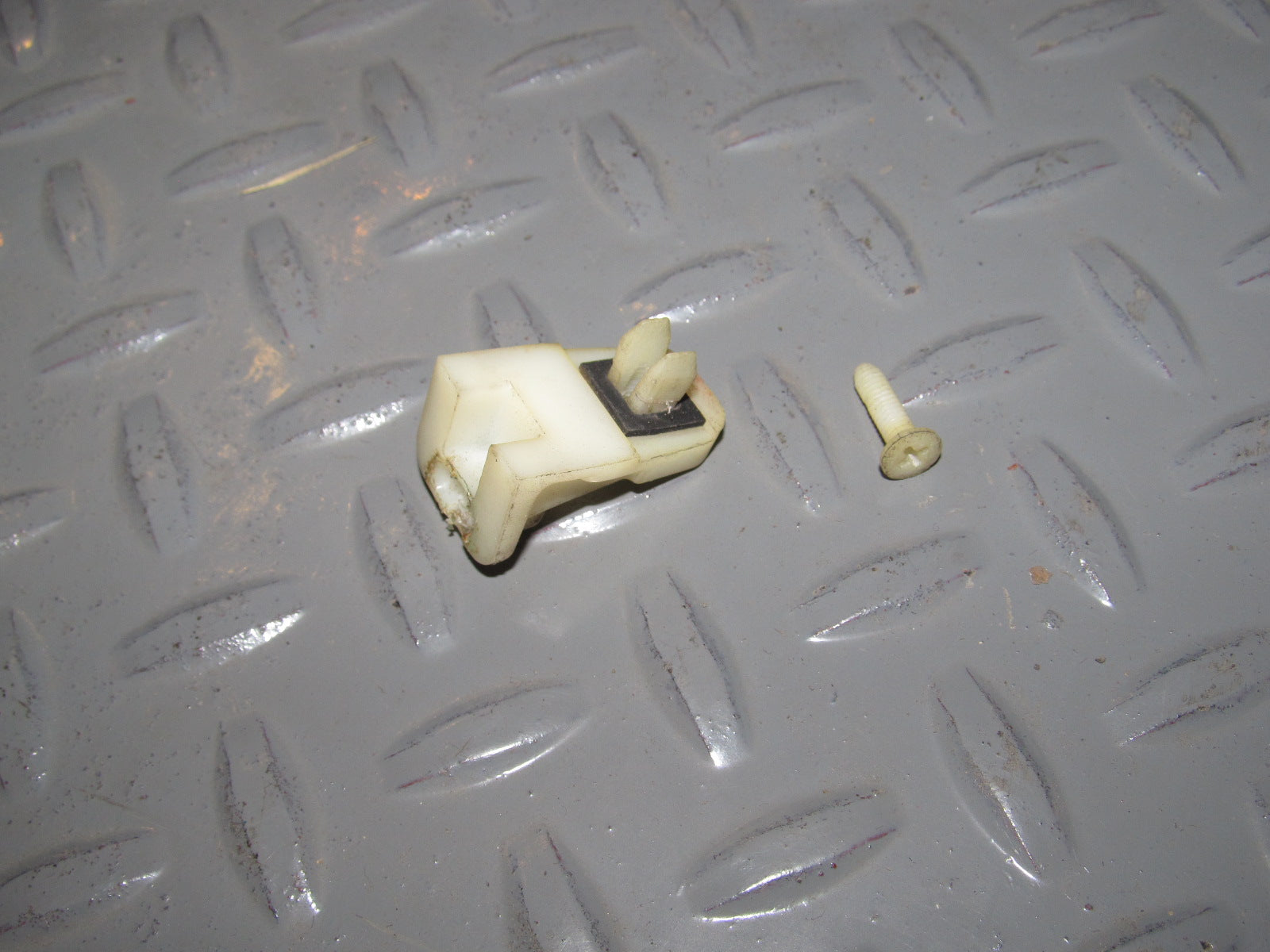 88 89 90 91 Honda CRX Door Panel Mounting Retainer Clip – Autopartone.com