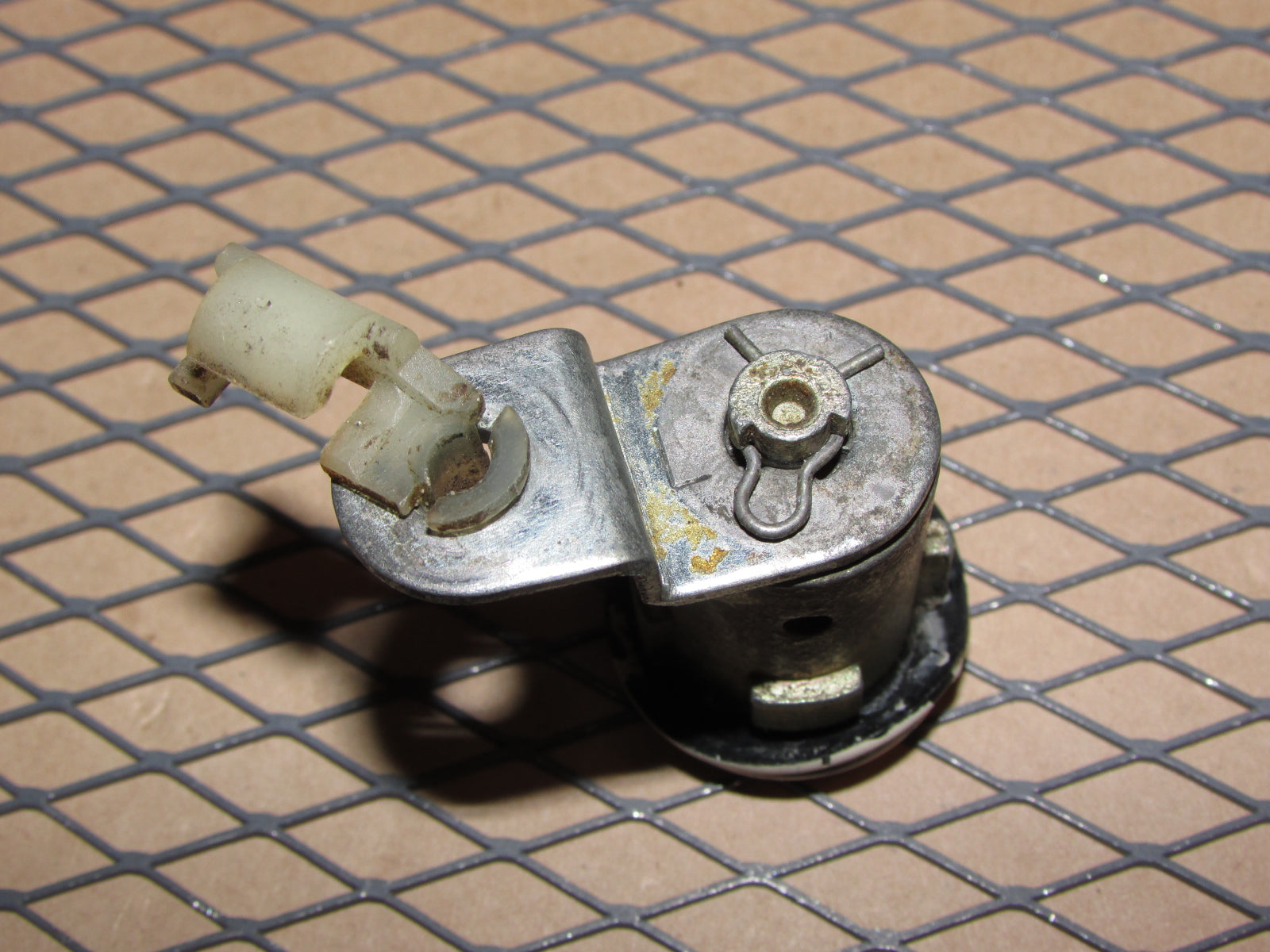 75 76 77 78 Datsun 280z OEM Door Lock Cylinder Tumbler - Left ...