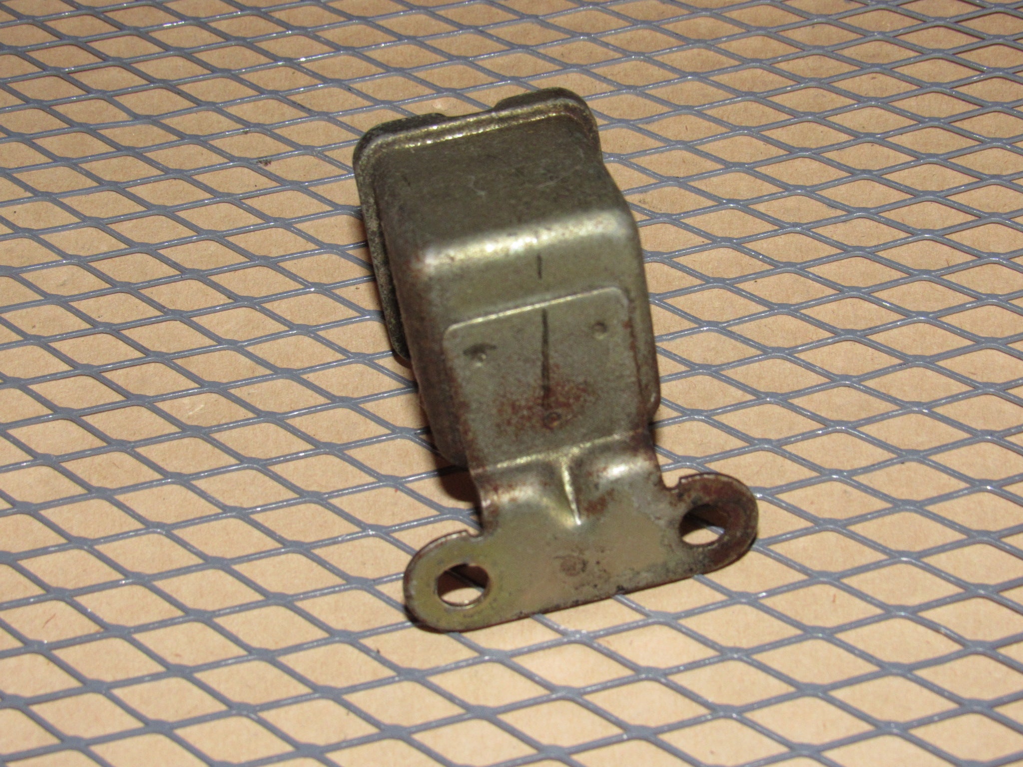 Datsun Relay 6 pin Top Mounting Bracket – Autopartone.com