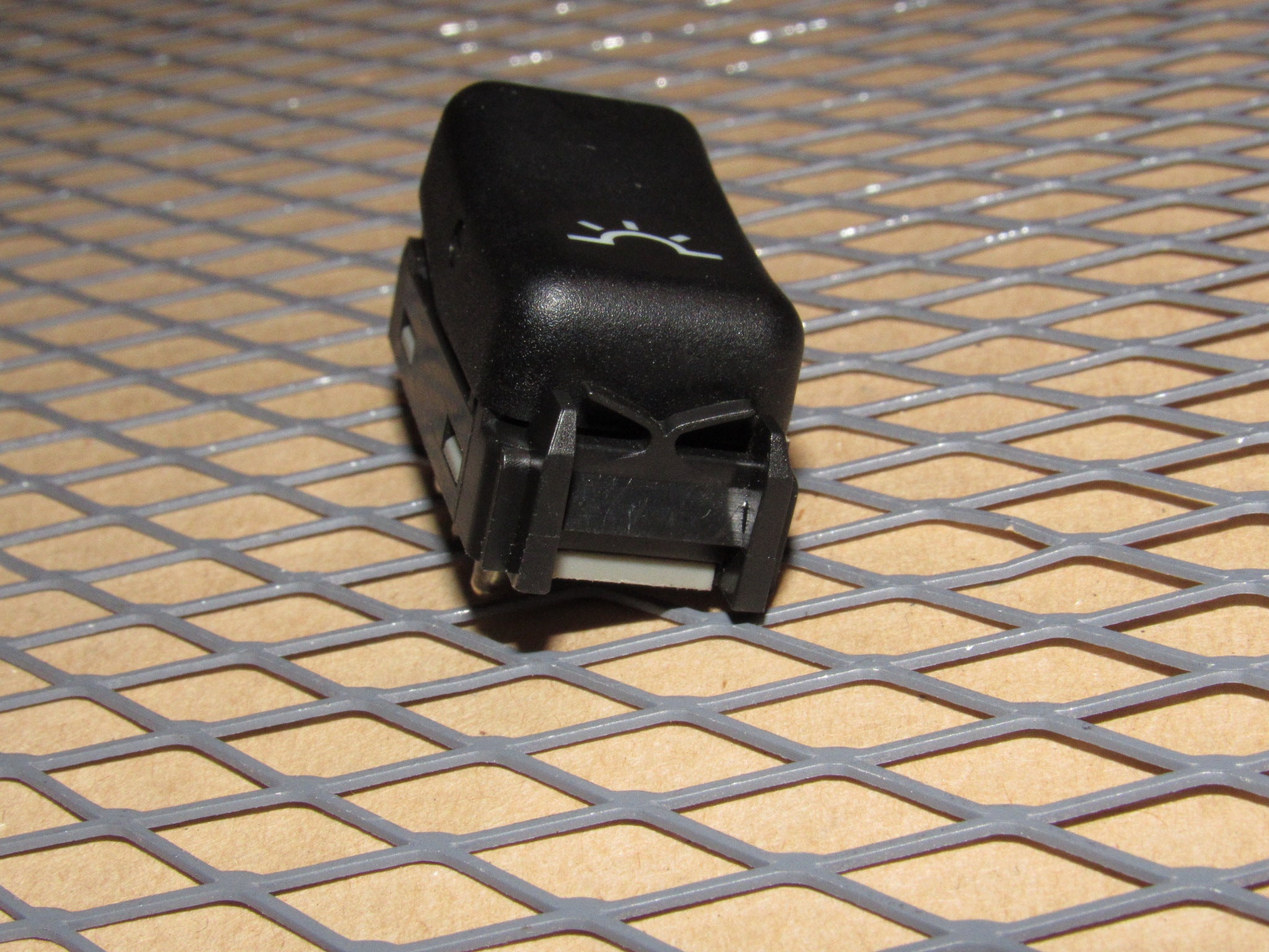 94 95 Mercedes E320 OEM Dome Map Light Switch – Autopartone.com