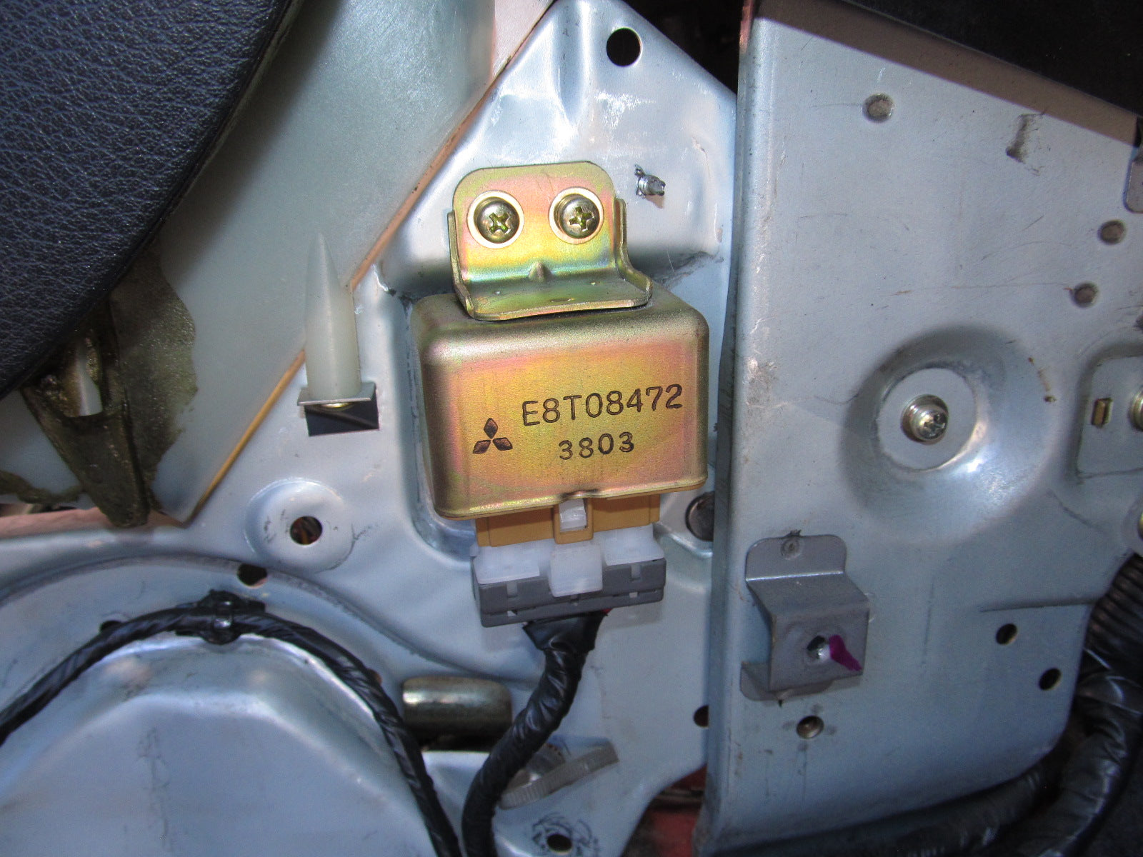 94 95 96 97 Mitsubishi 3000GT OEM Fuel Pump Main Relay E8T08472 ...