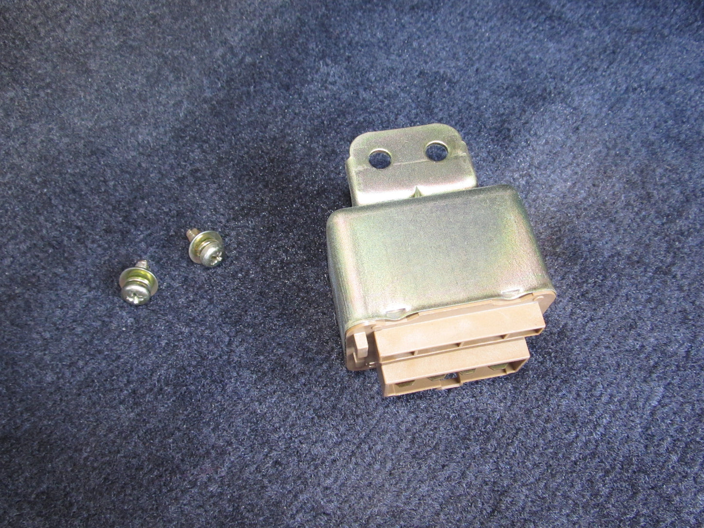 94 95 96 97 Mitsubishi 3000GT OEM Fuel Pump Main Relay E8T08472 ...