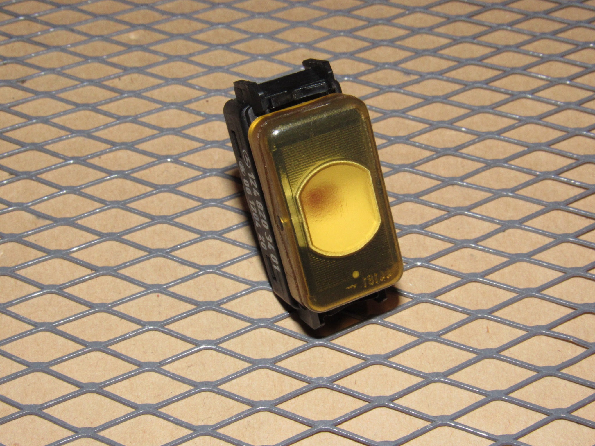 94 95 Mercedes E320 OEM Anti Theft Security Alarm Switch – Autopartone