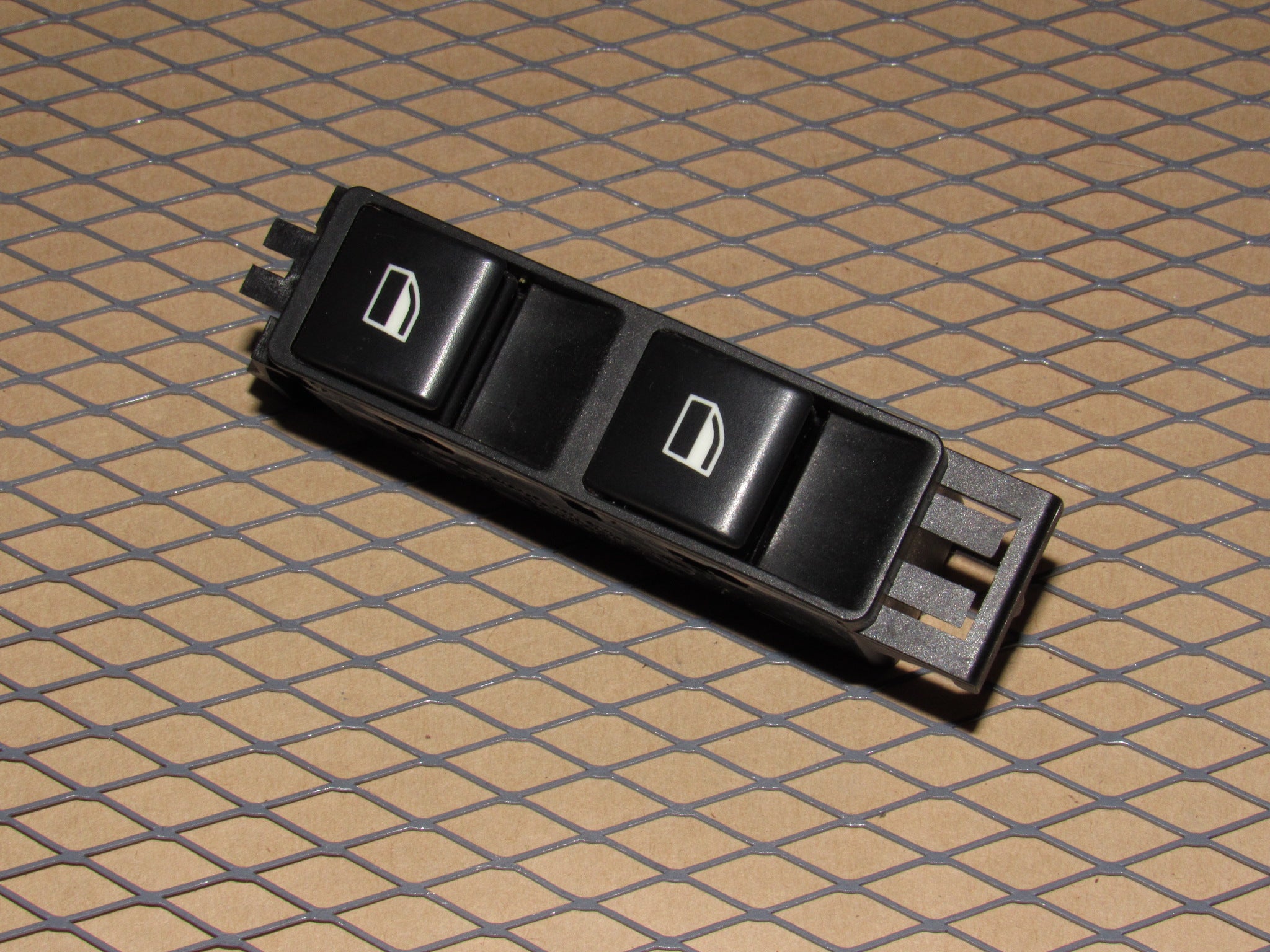 99 00 BMW 323i OEM Front Window Switch - Right – Autopartone