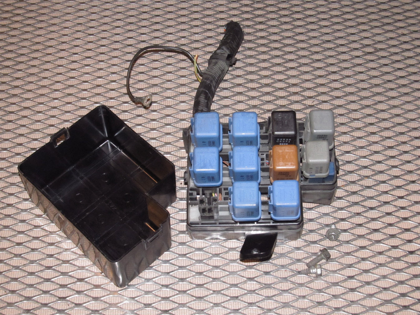 87 88 89 Nissan 300zx OEM Engine Fuse Box – Autopartone.com