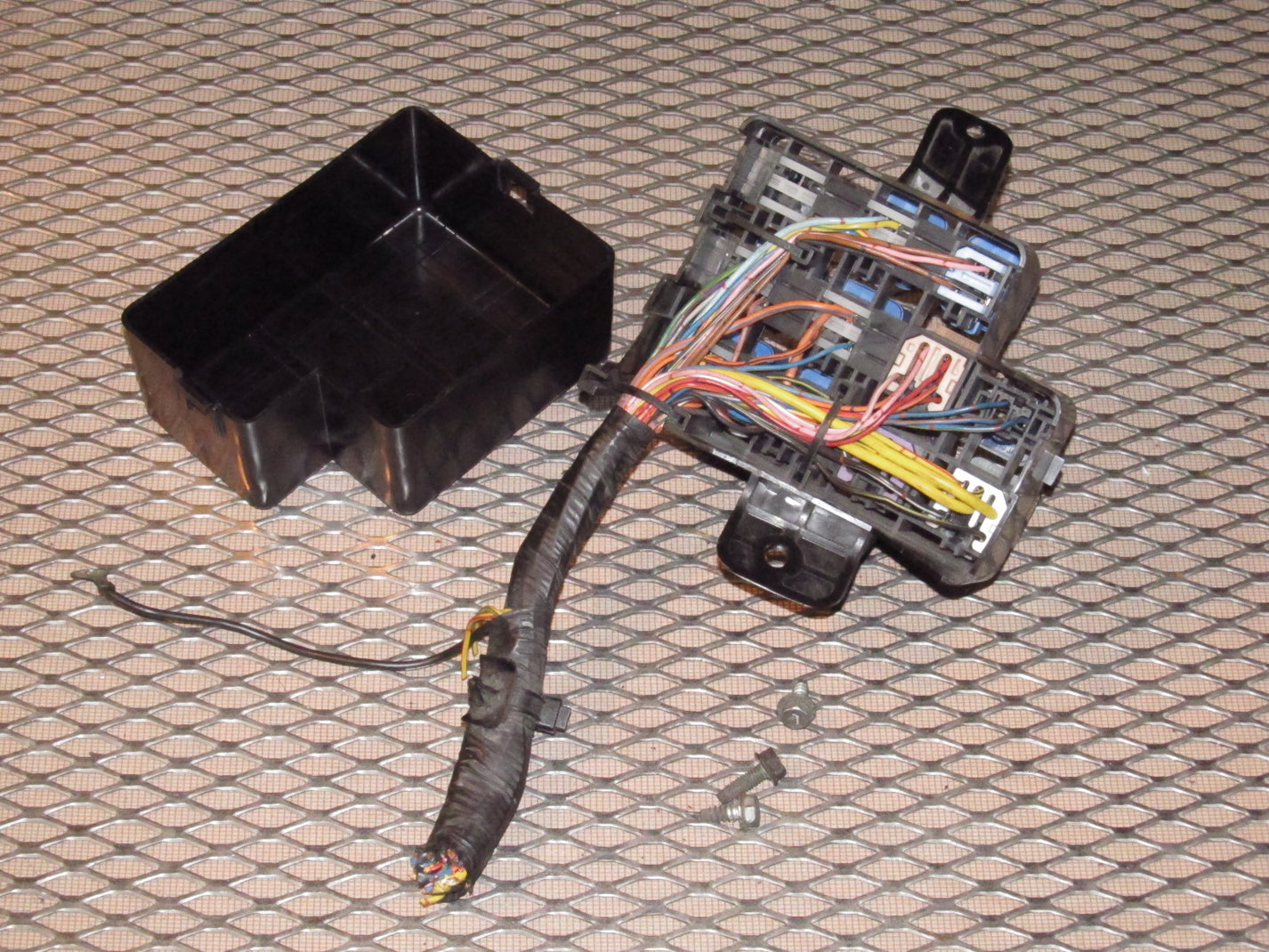 87 88 89 Nissan 300zx OEM Engine Fuse Box – Autopartone.com