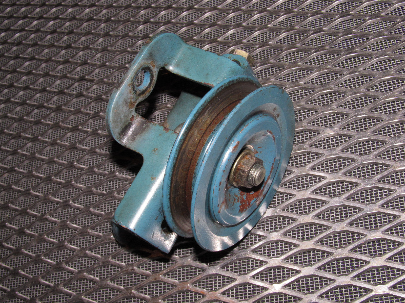 81 82 83 Datsun 280zx OEM L28E Power Steering Tensioner Pulley ...
