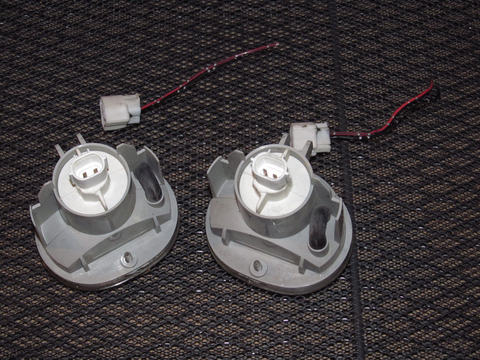 97 98 99 Mitsubishi Eclipse OEM Reverse Light - Set – Autopartone