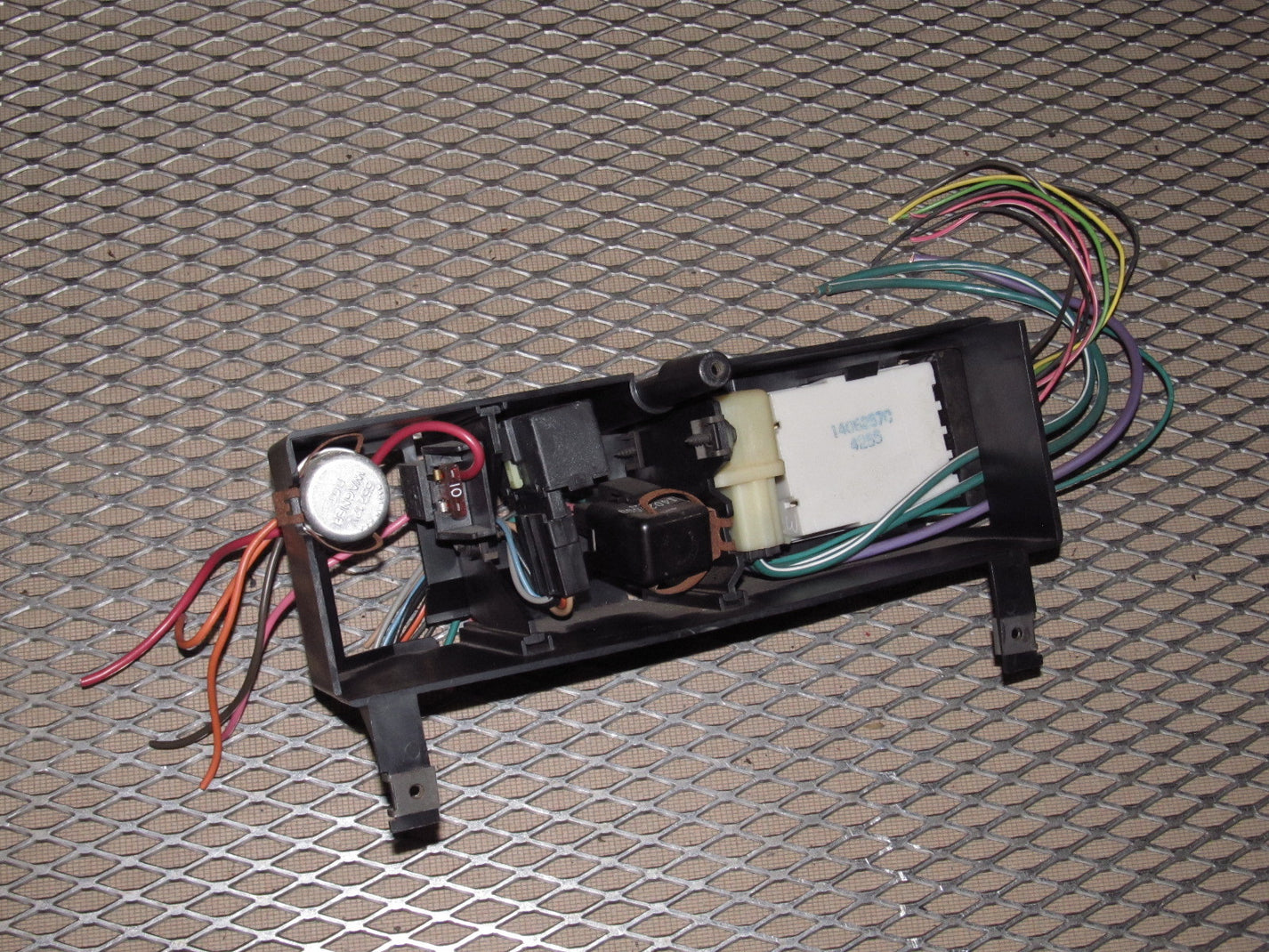 84-89 Chevrolet Corvette OEM Interior Fuse Box - Center – Autopartone