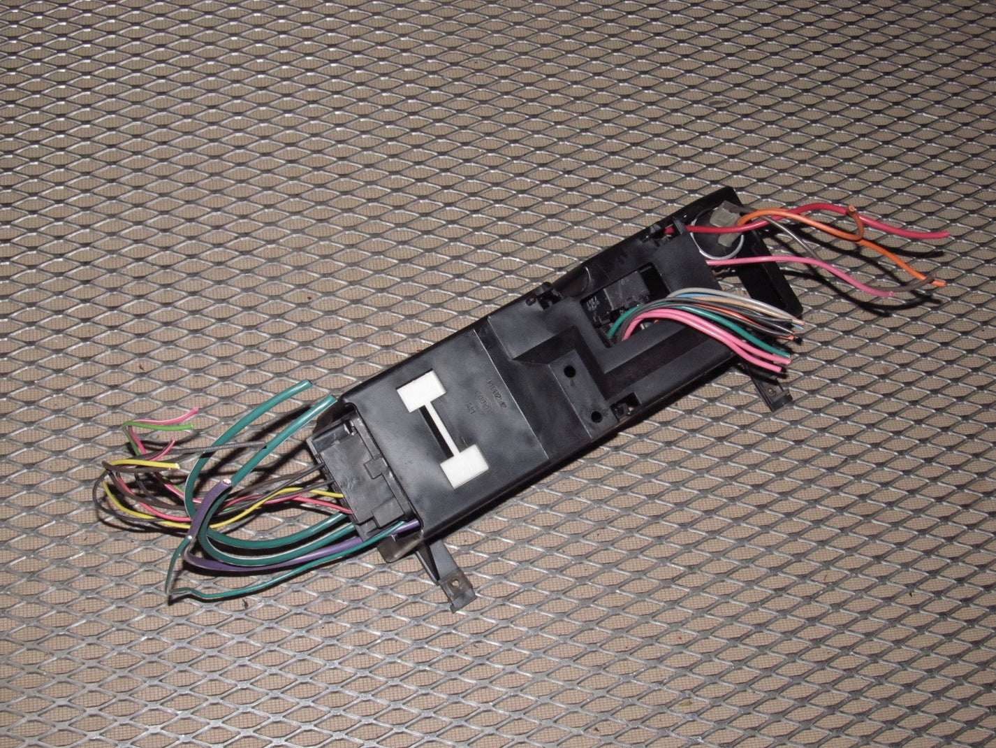 84-89 Chevrolet Corvette OEM Interior Fuse Box - Center – Autopartone