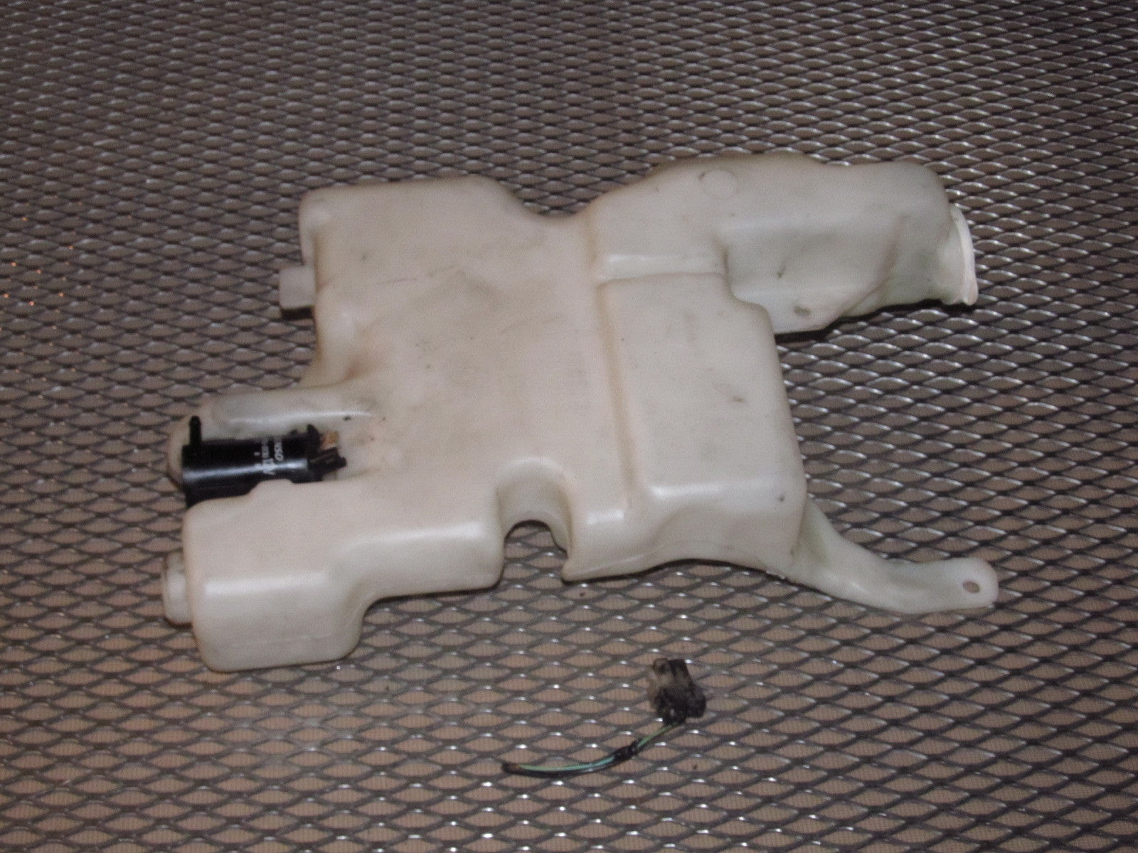 97 98 99 Mitsubishi Eclipse OEM Front Windshield Washer Reservoir Tank ...