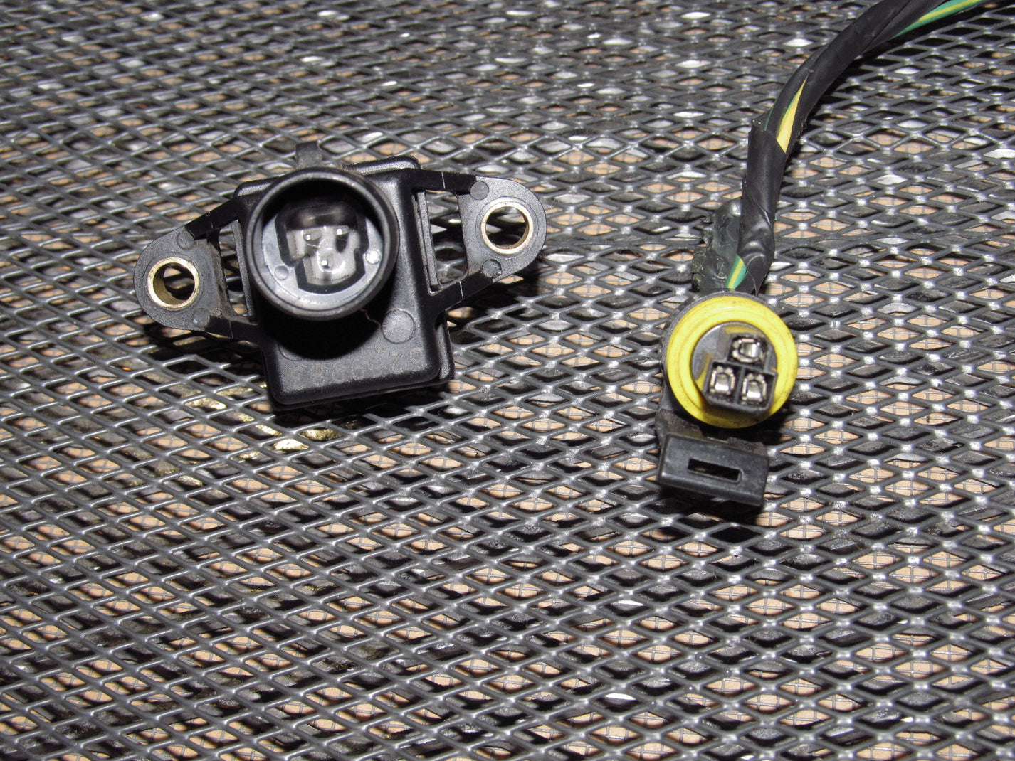 97 98 99 Mitsubishi Eclipse OEM 2.0 NA Map Sensor – Autopartone