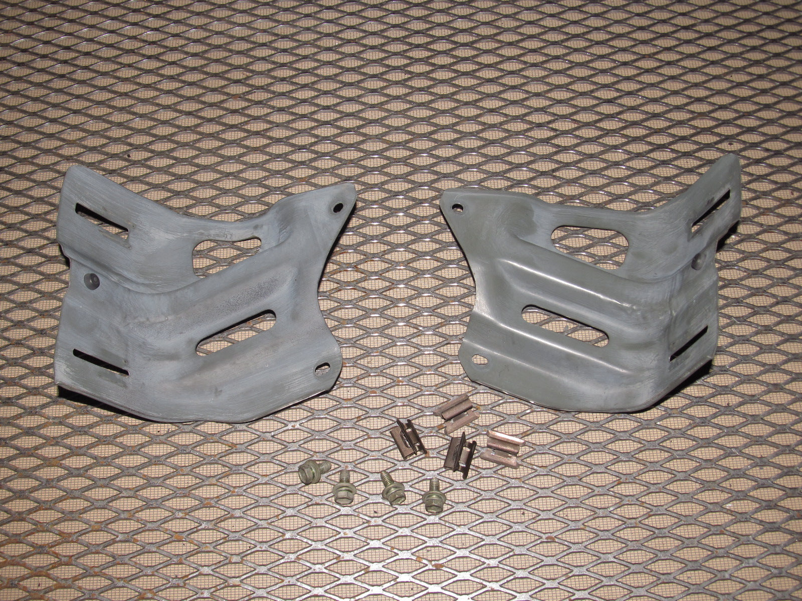 85 86 Toyota MR2 OEM Rear Bumper Mounting Bracket – Autopartone