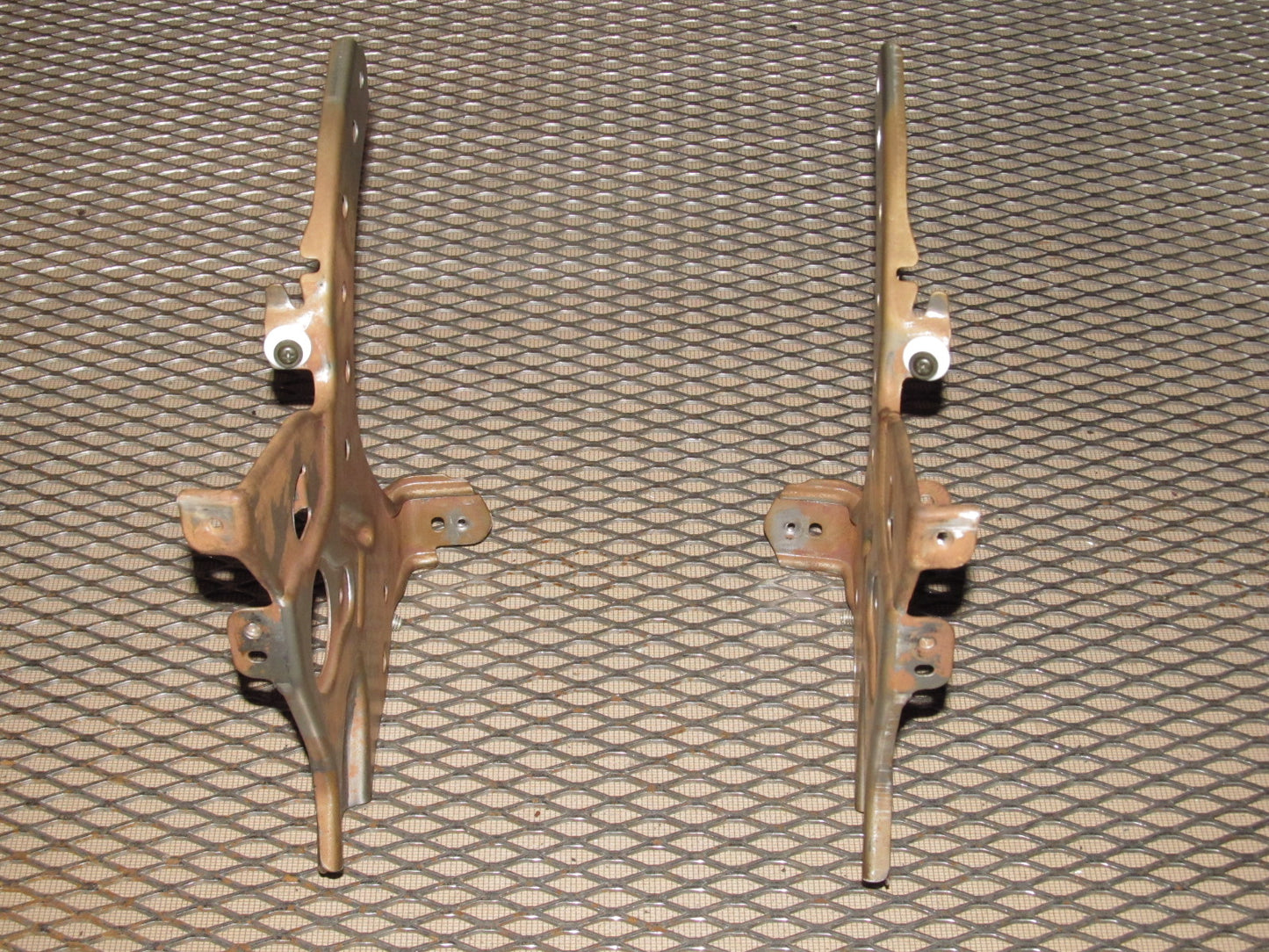 85 86 Toyota MR2 OEM Dash Radio Climate Control Side Bracket – Autopartone