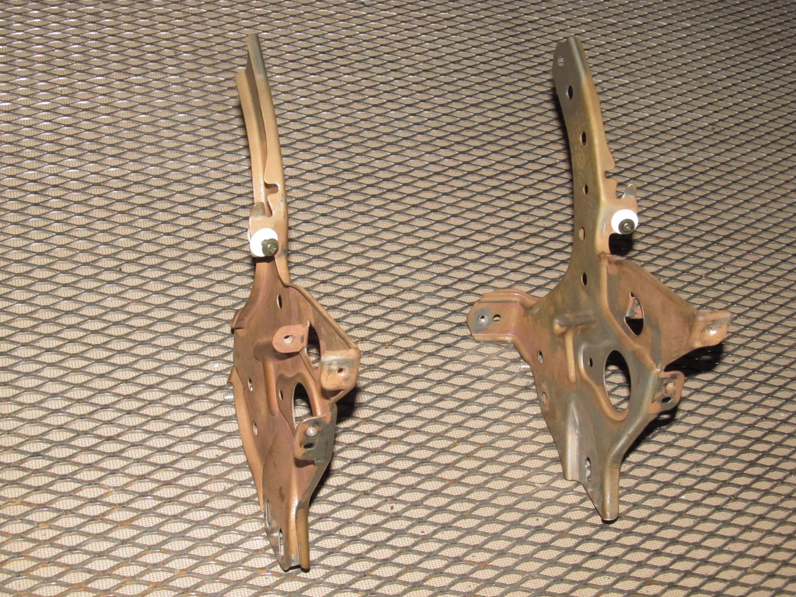 85 86 Toyota MR2 OEM Dash Radio Climate Control Side Bracket – Autopartone