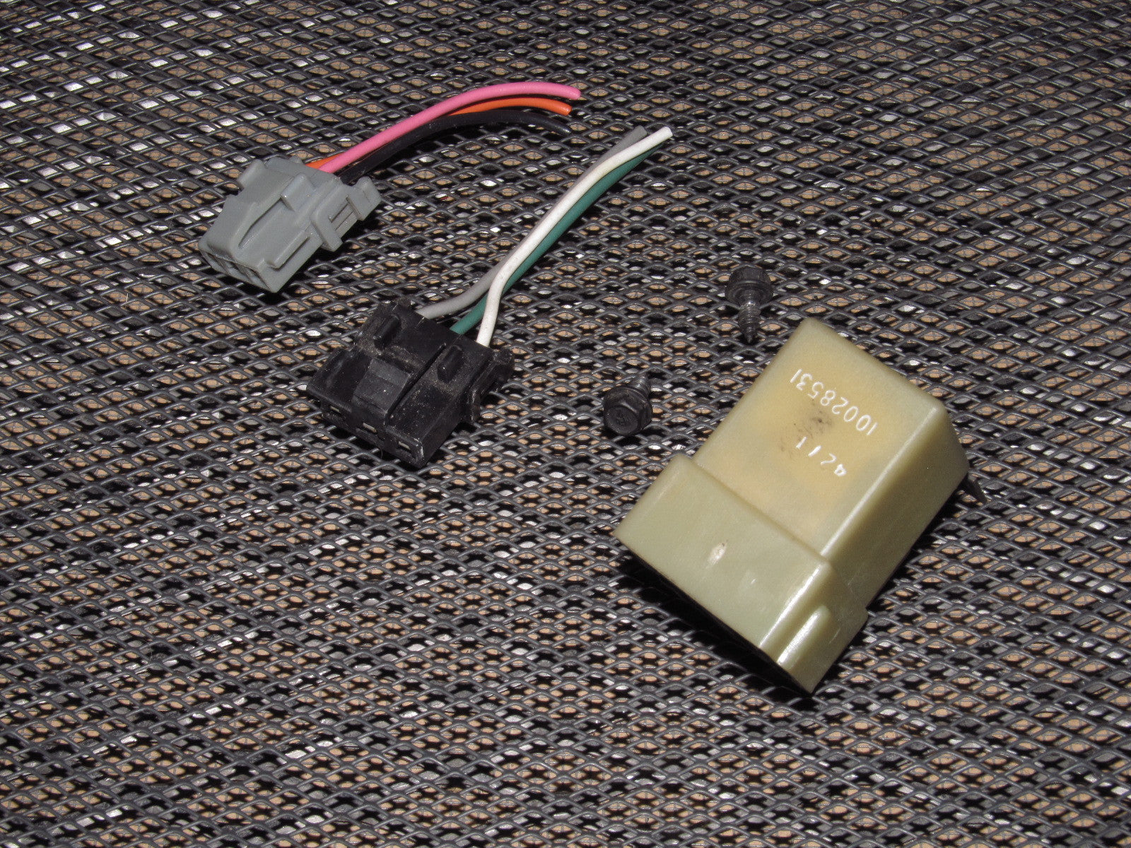 84-87 Chevrolet Corvette OEM Power Antenna Relay - 10028531 – Autopartone